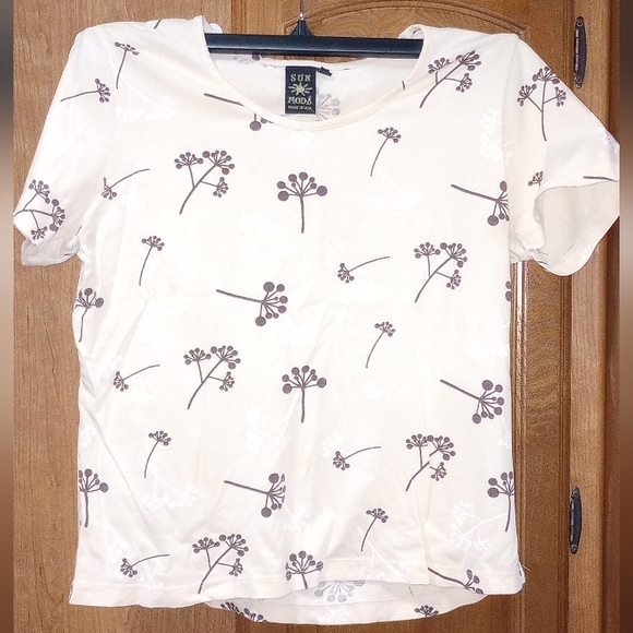 Sun Moda | Tops | Sun Moda Tshirt White And Brown Graphics On A Cream ...